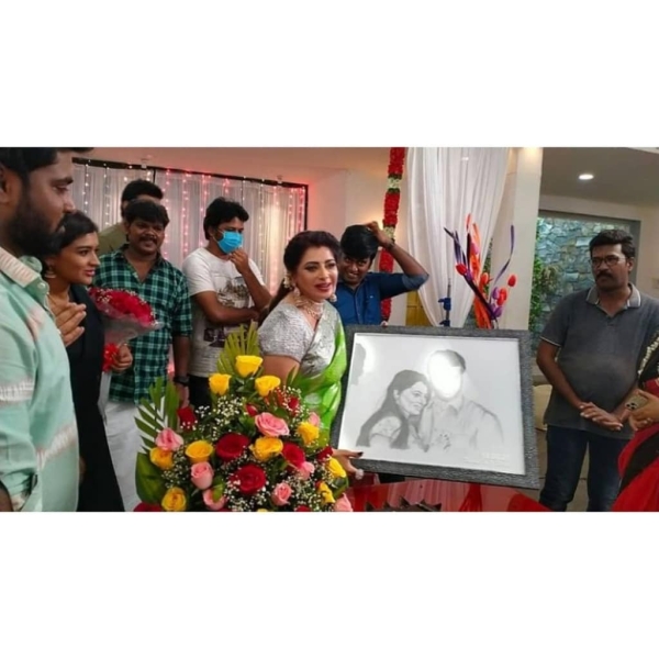 விவாகரத்துக்கு பிறகு மீண்டும் கணவருடன் சேர்ந்த நடிகை.. கேக் வெட்டி ...