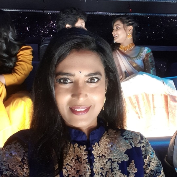 Actress Kasthuri's stunning look goes viral | ப்பா.. கொஞ்சம் கூட அழகு ...