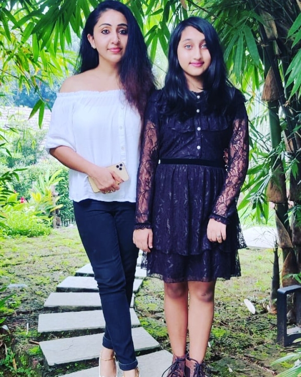 Actress Nithya Das and Her Daughter Latest Stills | നടി നിത്യാദാസിന് ...
