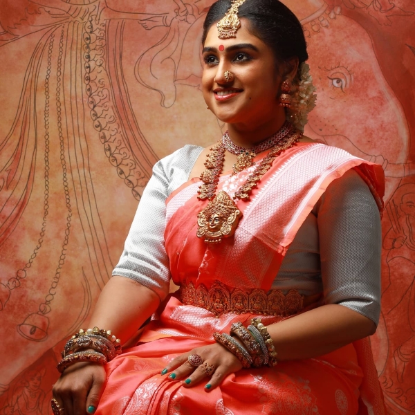 மொட்டைமாடி போட்டோ ஷூட்.. போலீஸ் யூனிஃபார்மில் மிரட்டல்.. வனிதா ...