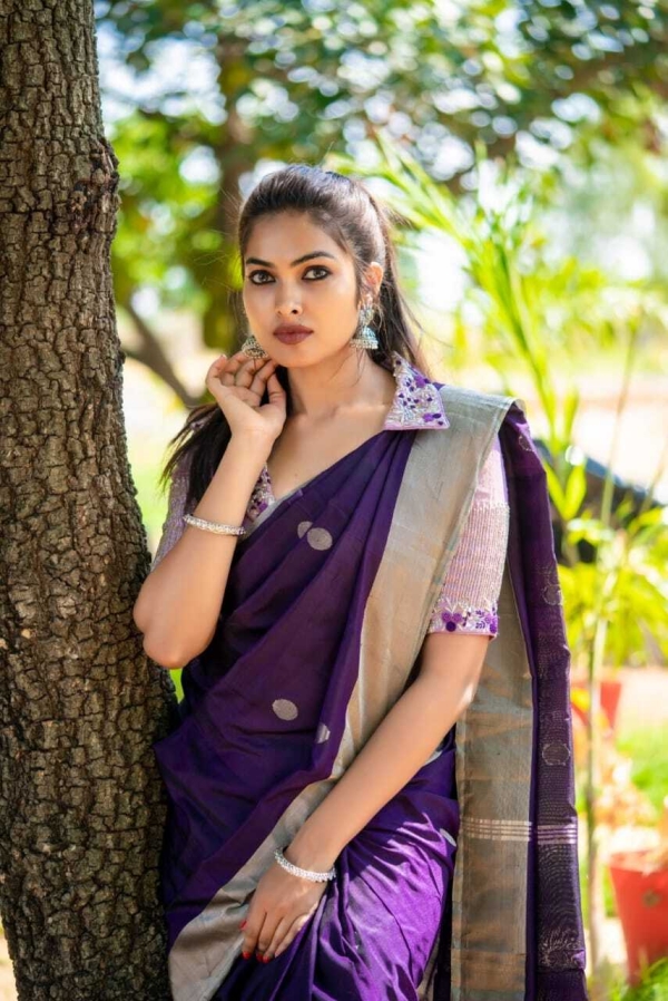 Divi Vadthya చీరకట్టులో హోయలు వయ్యారాలు ముద్దొచ్చే ముగ్ధ ఫోటోలు వైరల్ Divi Vadthya Hot
