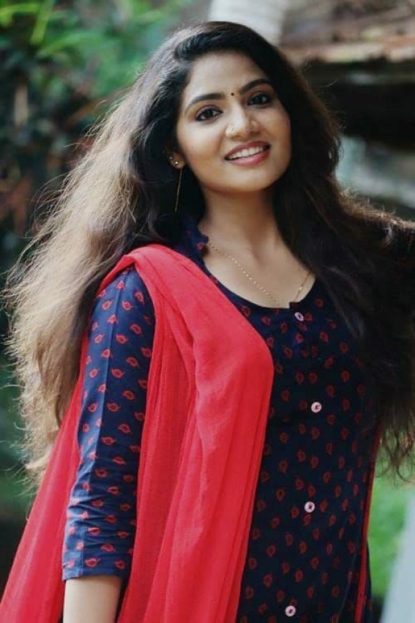 Koodevide Fame Anshitha in Glamorous Look | ഋഷി സാറിനോടൊപ്പം സൂര്യ, അ ...