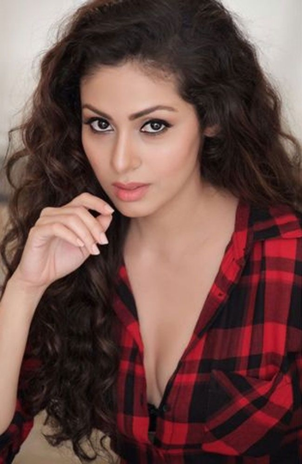 Sadha Photos [HD]: Latest Images, Pictures, Stills of Sadha - FilmiBeat