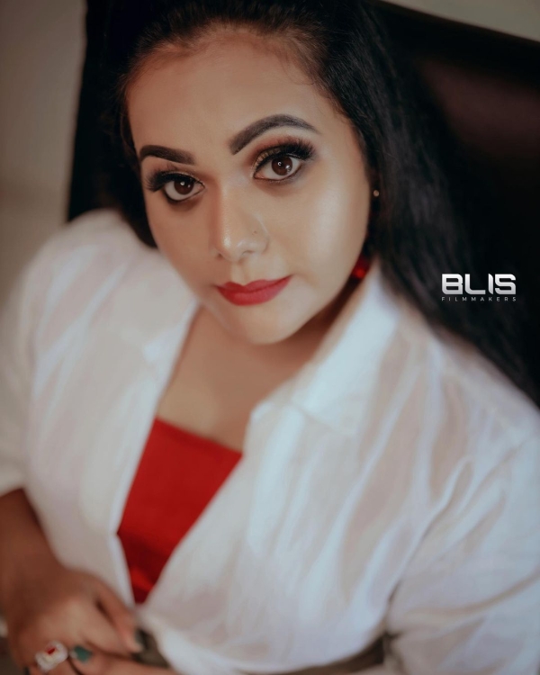 Serial Actress Rekha Ratheesh Stylish Stills Goes Viral | നടി രേഖ ...
