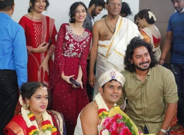 ಗಾಯಕ ಹೇಮಂತ್‌ ಮದುವೆಗೆ ಶುಭಕೋರಿದ ಸ್ಯಾಂಡಲ್‌ವುಡ್ ಸ್ಟಾರ್ಸ್ | Kannada singer ...
