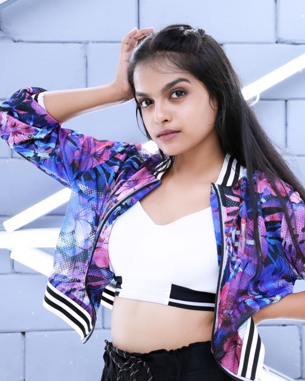 Actress Gopika Ramesh in Red Dress, See Latest Stills | തണ്ണീര് ...