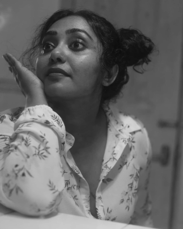 കിടിലന്‍ ചിത്രങ്ങളുമായി നടി ഹിമ ശങ്കര്‍, ബിഗ് ബോസ് താരത്തിന്‌റെ വൈറല് ...
