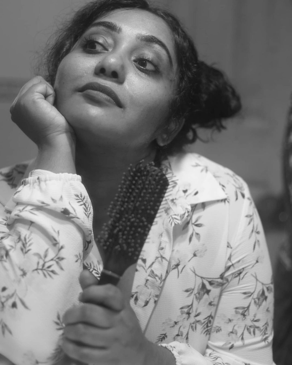 കിടിലന്‍ ചിത്രങ്ങളുമായി നടി ഹിമ ശങ്കര്‍, ബിഗ് ബോസ് താരത്തിന്‌റെ വൈറല് ...