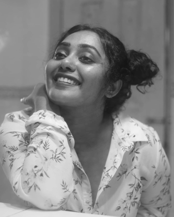 കിടിലന്‍ ചിത്രങ്ങളുമായി നടി ഹിമ ശങ്കര്‍, ബിഗ് ബോസ് താരത്തിന്‌റെ വൈറല് ...