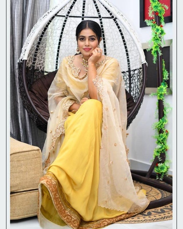 அசர வைக்கும் அழகில் நடிகை பூர்ணா...க்யூட் ஃபோட்டோஸ் | Actress Purna ...