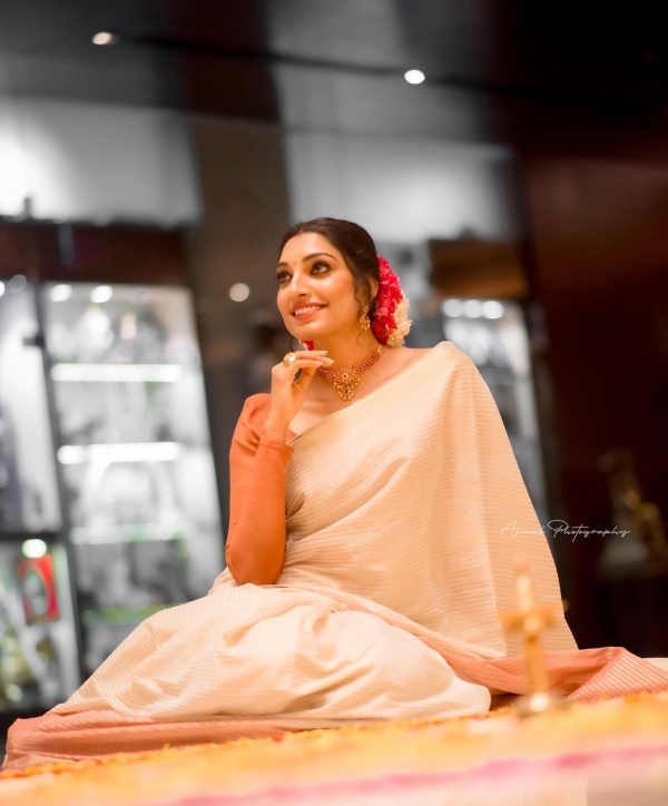 Actress Rithu Manthra New Gorgeous Clicks In Saree | കേരള സാരിയിൽ നാടൻ ലുക്കിൽ ബിഗ് ബോസ് താരം ...