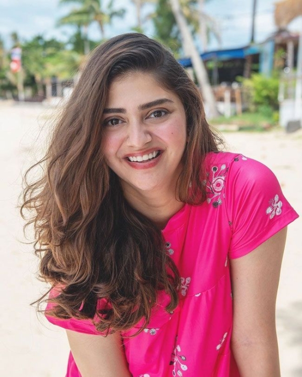 Nazia Davison Photos Photos [HD]: Latest Images, Pictures, Stills of ...