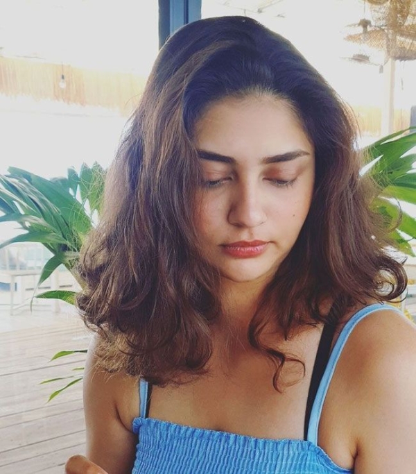 Nazia Davison Photos Photos [HD]: Latest Images, Pictures, Stills of ...