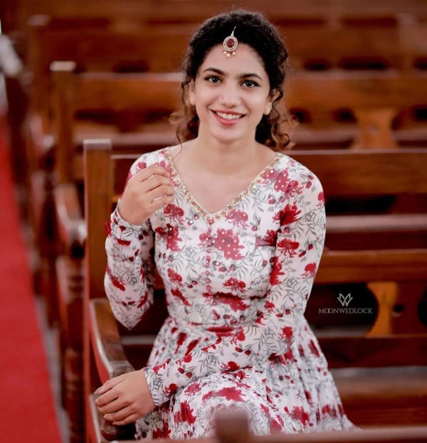 New Young Actress Deepa Thomas In Stylish Look | സ്റ്റൈലിഷ് ലുക്കില് ...