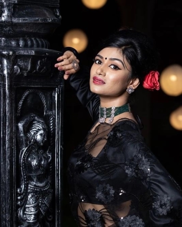 Oviya Helen Photos: Latest HD Images, Pictures, Stills & Pics - FilmiBeat