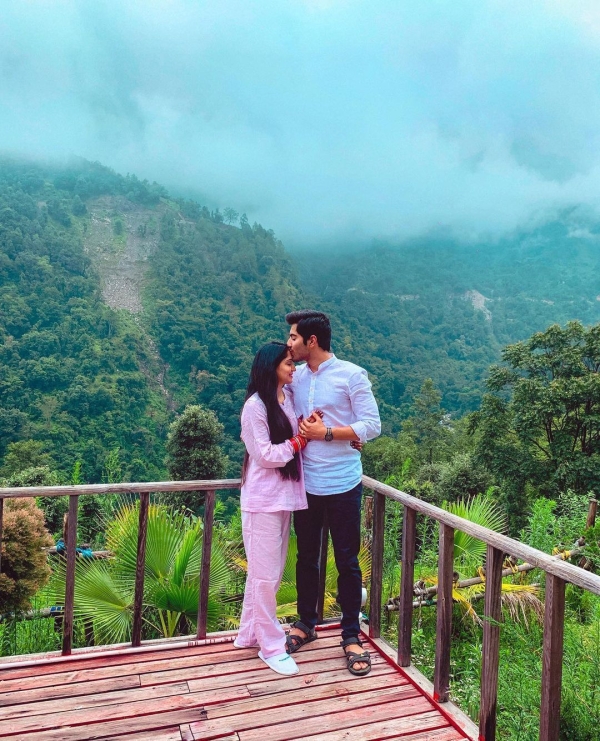 Pandya Store Fame Akshay Kharodia And His Wife Divya Punetha’s Pictures ...