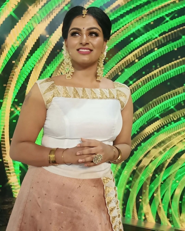 Serial Actress Rini Raj New Clicks in Kerala Saree | സ്റ്റാര്‍ മാജിക്ക് ...