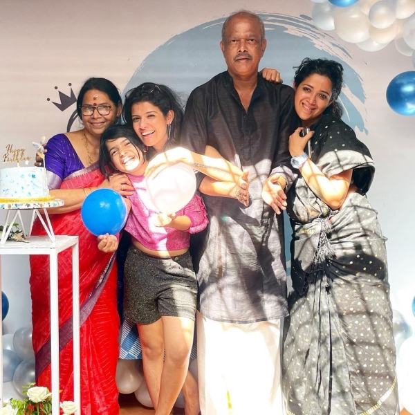 Singer Amrutha Suresh Birthday Celebration Stills Goes Viral On ...