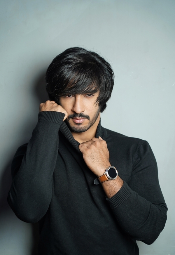 Thakur Anoop Singh’s Ripped Physique Is Setting The Internet On Fire