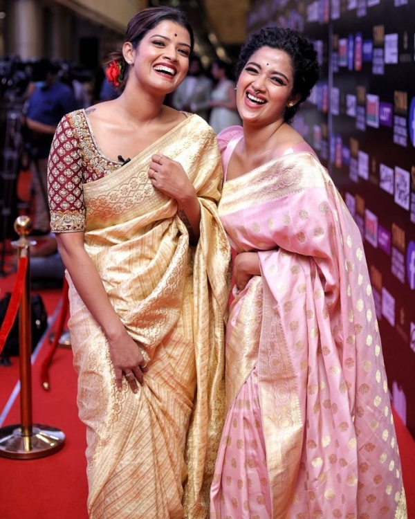 Abhirami Suresh Shared Click with Amrutha Suresh On The Floor Of SIIMA ...
