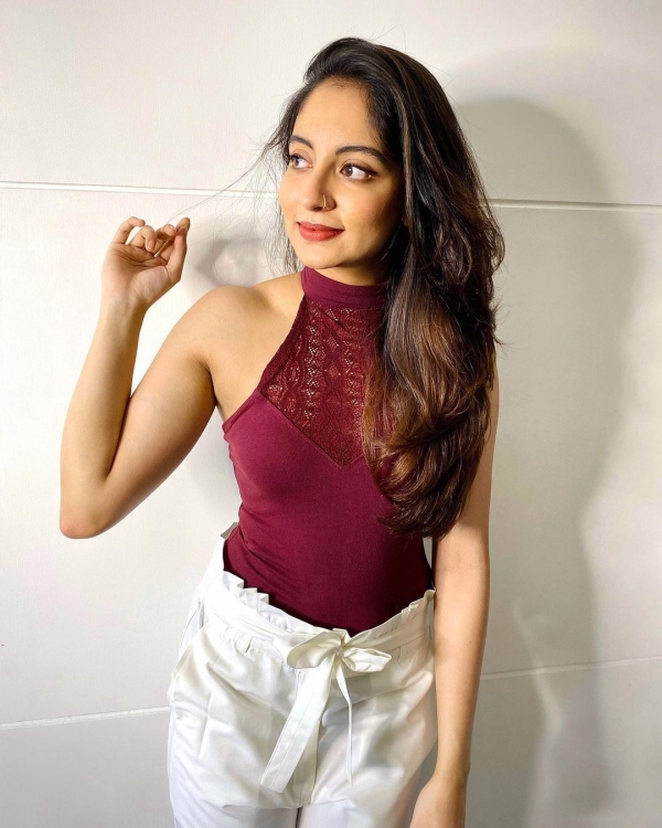 Actress Ishaani Krishna Stylish Stills Makes Wava in Instagram ...