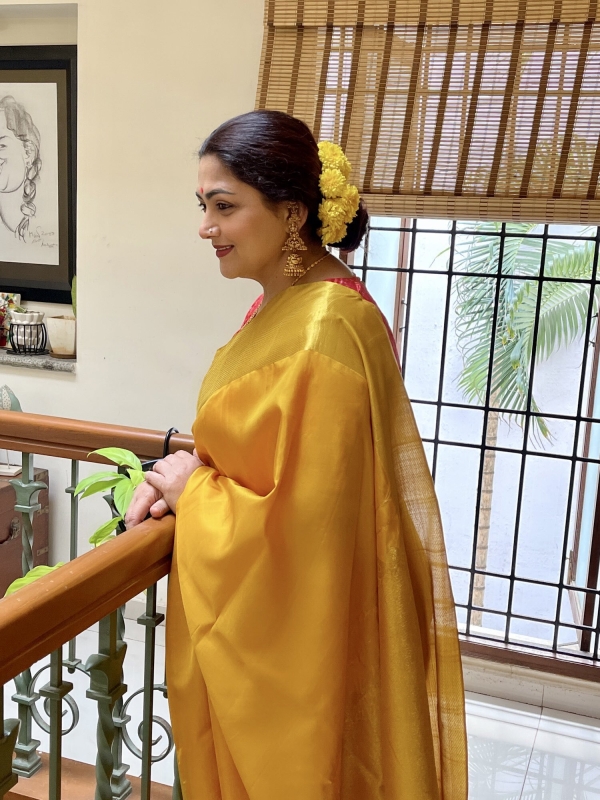 சிகப்பு சேலையில் செழிப்பா இருக்கும் குஷ்பு.. வைரலாகும் லேட்டஸ்ட் பிக்ஸ் ...