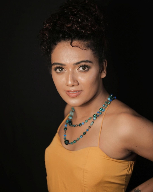 Actress Mareena Michael Kurisingal Glamorous Look In Yellow Dress ...