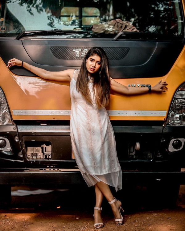 Actress-Model Alasandra Johnson in Black Dress, See Actress's Glamour ...