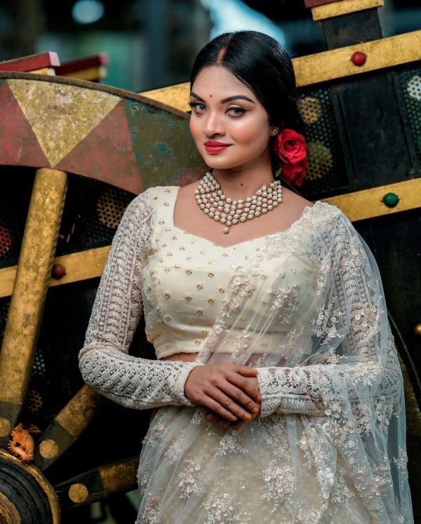 Actress Soorya J Menon New Stunning Clicks In Lehenga | പുത്തൻ മേക്കോവറിൽ സൂര്യ, ചിത്രങ്ങള് ...