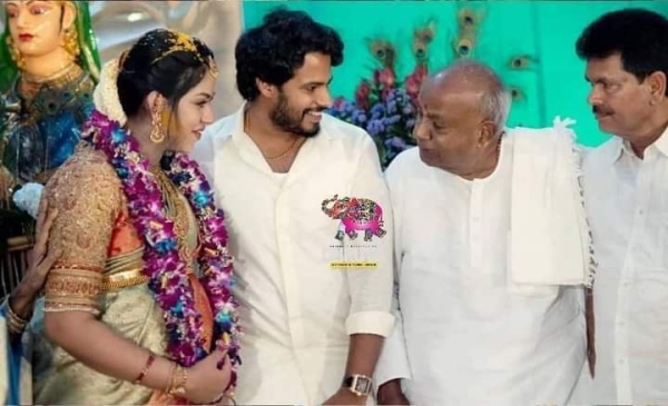 Baby Shower ceremony Revathi Nikhil Gowda Photos,