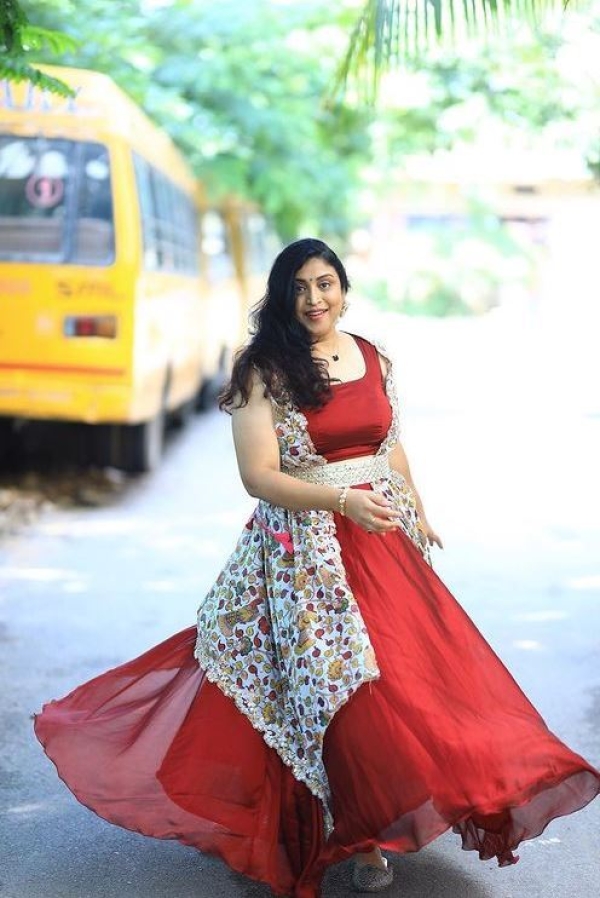 Bigg Boss Telugu 5: బిగ్ బాస్‌ కంటెస్టెంట్ ఉమాదేవి హాట్ ఫొటోలు ...