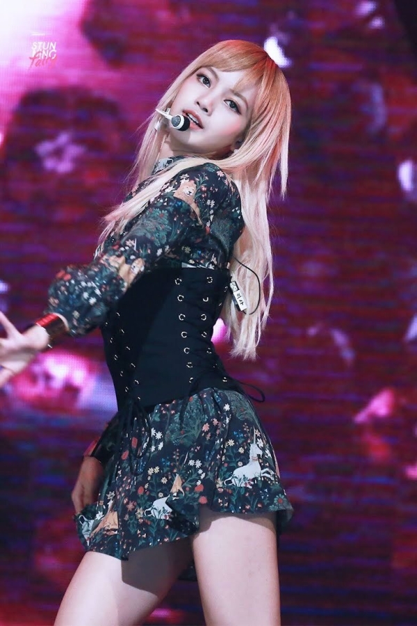 BLACKPINK's Lisa Slaying On Stage In These Iconic Looks