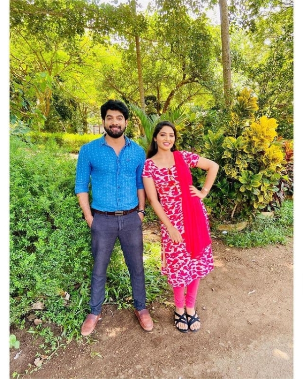 Koodevide serial Fame Bipin Jose And Co-star Anshitha Latest Pic Went ...