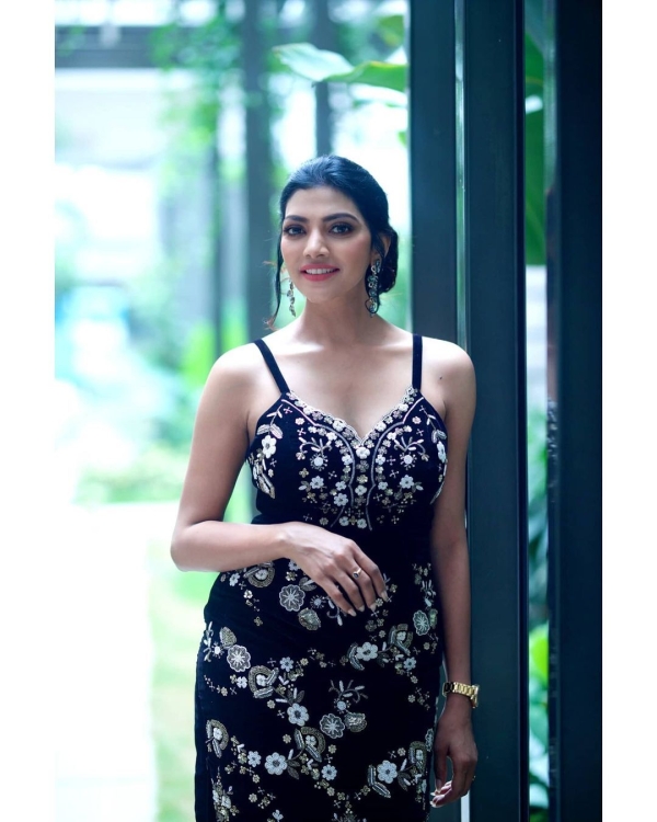 Lahri Shari Photos [HD]: Latest Images, Pictures, Stills of Lahri Shari ...