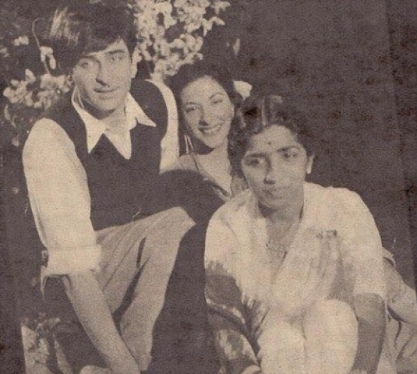 Lata Mangeshkar Birthday Special: Her Vintage Photos Which Are Timeless