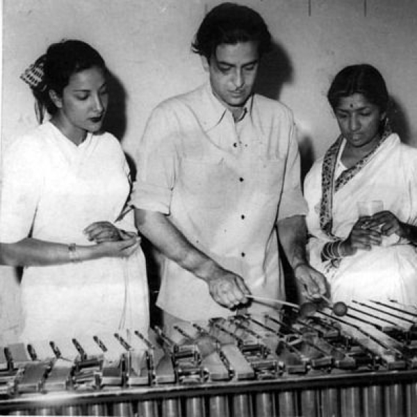 Lata Mangeshkar Birthday Special: Her Vintage Photos Which Are Timeless