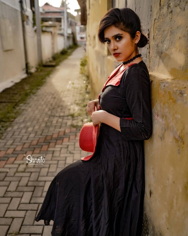 Mollywood Actress Aadhya Prasad New Stylish Stills | ചാക്കോച്ചന് ...