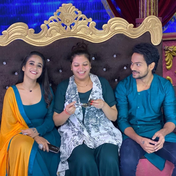 Bigg Boss Telugu Contestant Natraj Master భార్య నీతూ సీమంతం ఫోటోలు ...