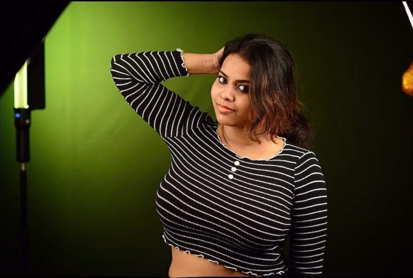 Oru Adaar Love Story Fame Michelle Ann Daniel Stunning Clicks in Black ...