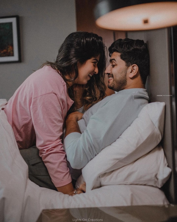 SaReGaMaPa Keralam Host Jeeva Joseph and Wife Aparna Thomas News Clicks ...