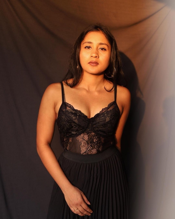 சர்வைவரில் அனலை கிளப்பும் ஐஸ்வர்யா கிருஷ்ணனின் ஹாட் பிகினி பிக்ஸ்! | Survivor Tamil Aishwarya ...