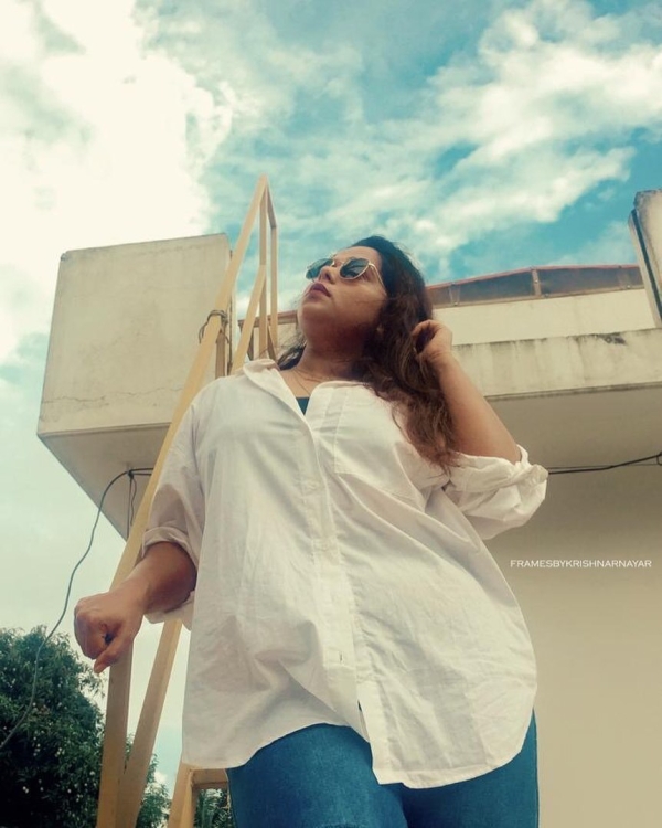 Trust The Mirror; Actress Fara Shibla's Make Over Pics on Instagram ...