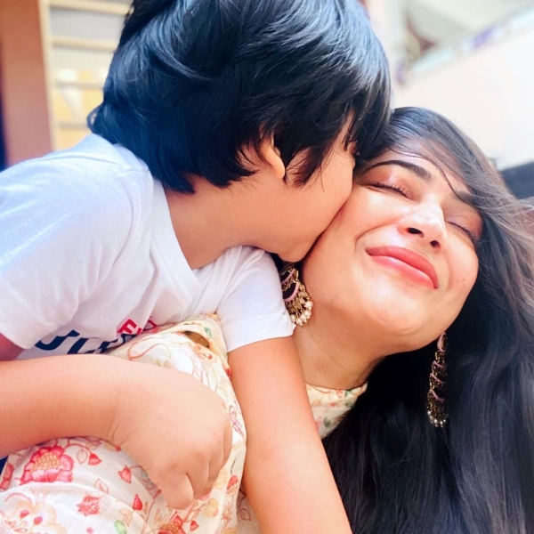 World's Mega Reality Show Survivor Tamil Contestant Vijayalakshmi ...