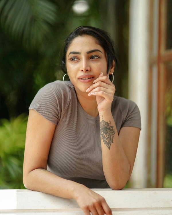 Actress Ameya Mathew Latest Viral Instagram Pics | കിടിലൻ ടാറ്റു ചിത്രം ...