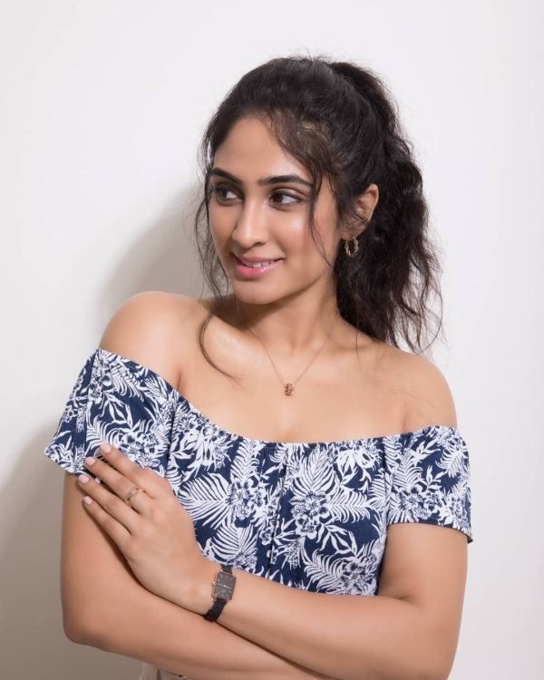 Actress Deepti Sati New Stylish Stlls, Viral | സിംപിൾ സ്റ്റൈലിൽ ദീപ്തി ...