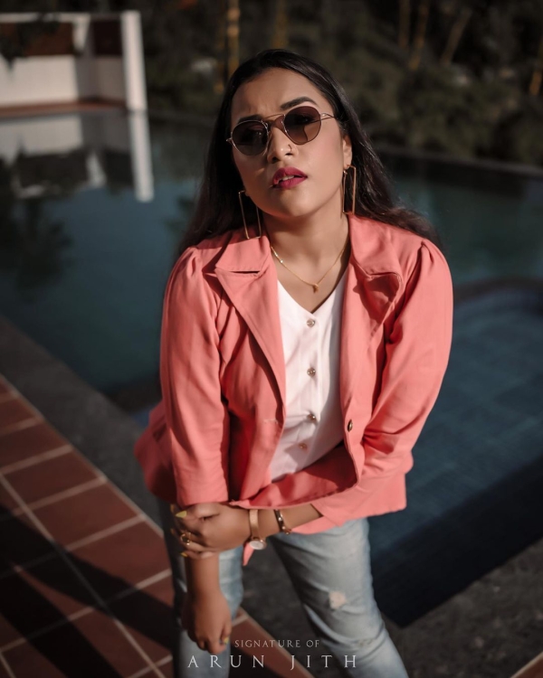 Actress Parvathy R Krishna in Wine Red, See Pics | സ്റ്റൈലൻ ലുക്കിൽ പാ ...