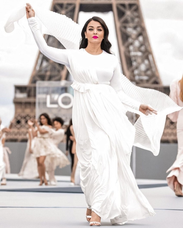 Aishwarya Rai Bachchan walk the ramp for Paris Fashion Week