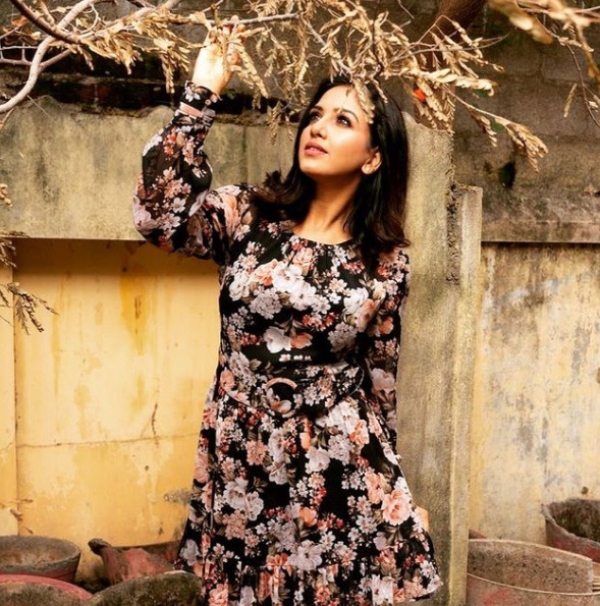 Bigg Boss 5 Tamil Contestant Pavani Reddy's Sizzling Pictures Set ...