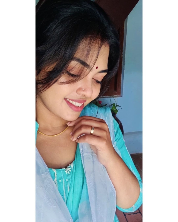 Cute TV Actress Mridula Vijay Viral Images in Instagram | തുമ്പപ്പൂ ...