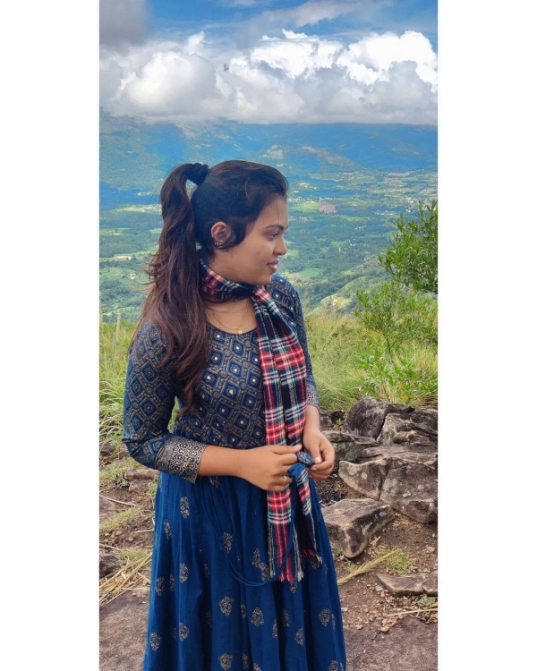 Cute TV Actress Mridula Vijay Viral Images in Instagram | തുമ്പപ്പൂ ...